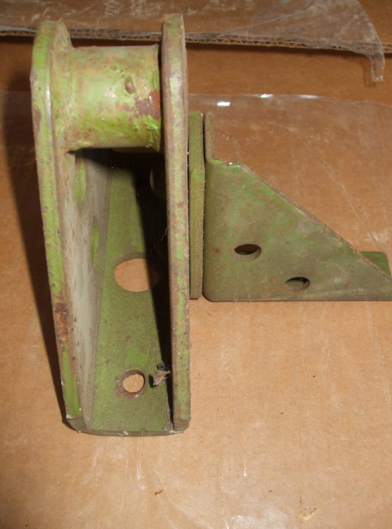 NOS M100 Trailer Left Side Spring Shackle Bracket (1ea) – Powder River ...